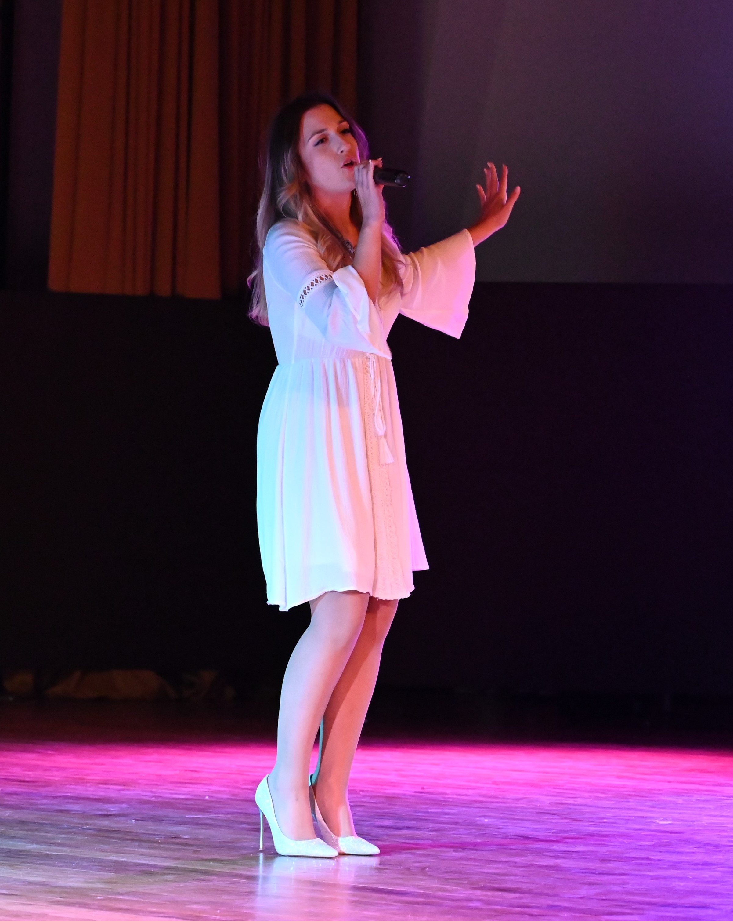 УНСС Спектакълът „Духът прави силата“ изправи на крака публиката в аула „Максима“